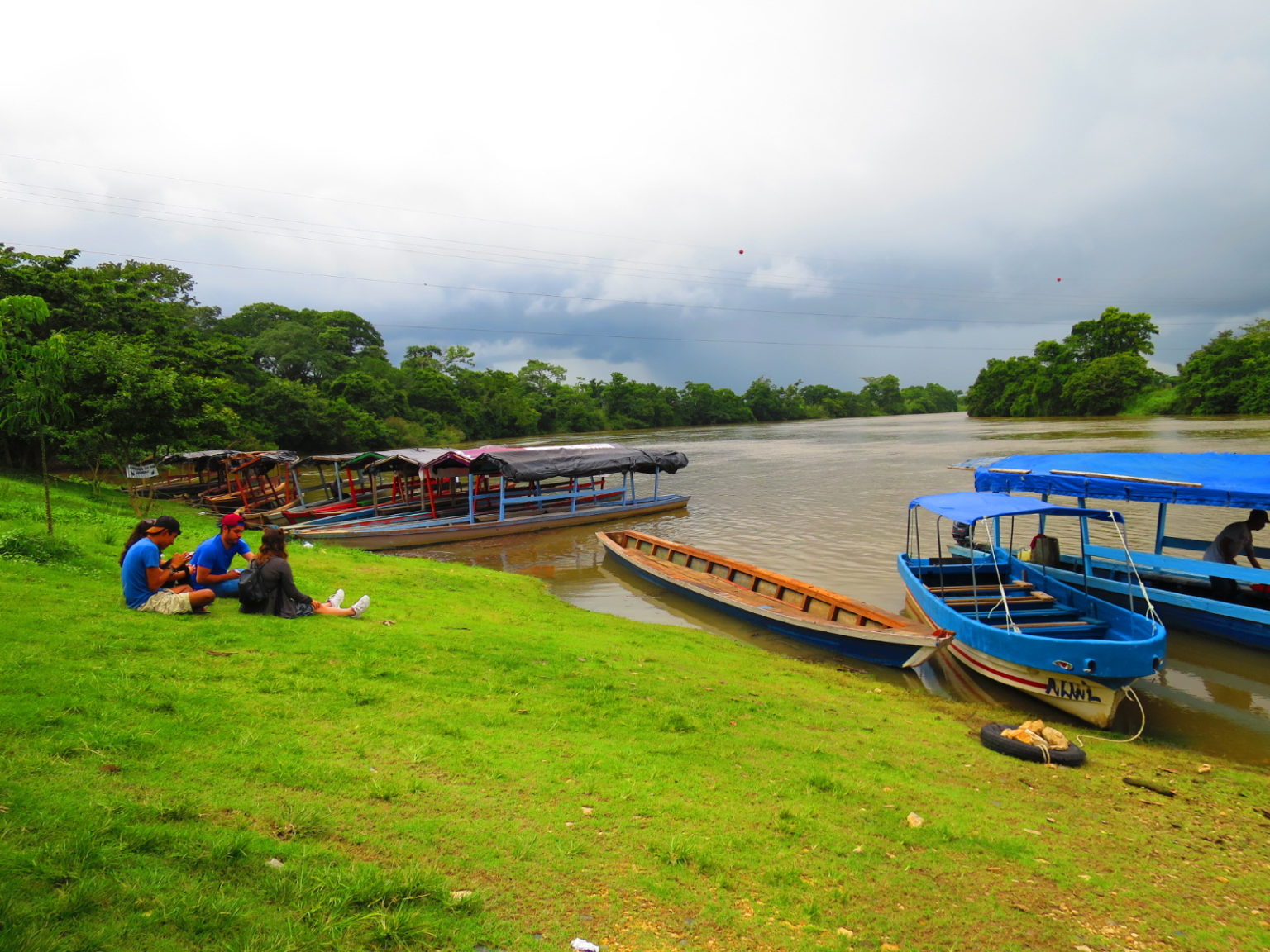 Sayaxché por la tarde – Javier Aroche / Log